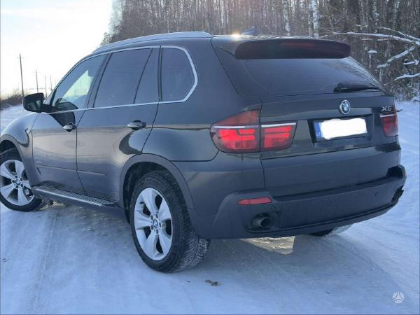 Melns BMW X5 2010 Viļņa, ar dzinēja tilpumu 3.00 L un nobraukumu 394 tūkst. km par 8700 €, foto 4 vietnē AUTOMOTO.COM.LV