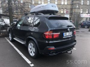 Black BMW X5 2010 in Riga, with an engine capacity of 3.00 L and mileage of 342 thousand km for 9499 €, photo 5 on AUTOMOTO.COM.LV
