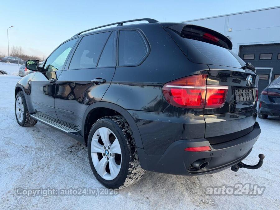 Melns BMW X5 2010 Tartu, ar dzinēja tilpumu 3.00 L un nobraukumu 200 tūkst. km par 9999 €, foto 2 vietnē AUTOMOTO.COM.LV