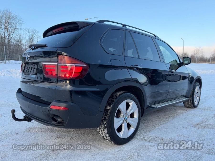 Melns BMW X5 2010 Tartu, ar dzinēja tilpumu 3.00 L un nobraukumu 200 tūkst. km par 9999 €, foto 4 vietnē AUTOMOTO.COM.LV