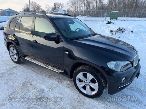 Black BMW X5 2010 in Tartu, with an engine capacity of 3.00 L and mileage of 200 thousand km for 9999 €, photo 8 on AUTOMOTO.COM.LV