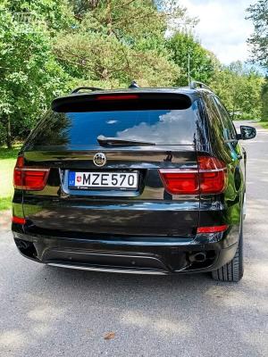 Black BMW X5 2010 in Vilnius, with an engine capacity of 3.00 L and mileage of 250 thousand km for 10400 €, photo 5 on AUTOMOTO.COM.LV