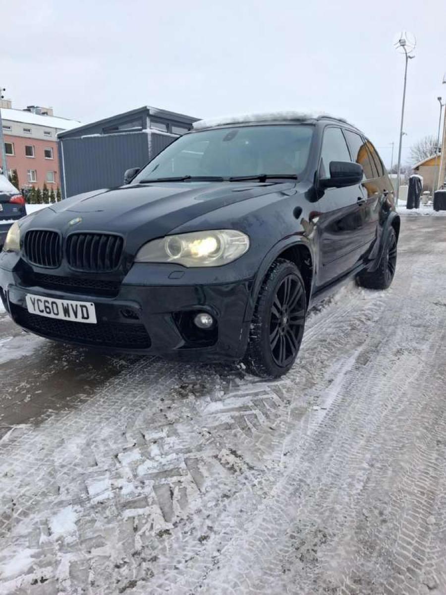Black BMW X5 2010 in Telschi, with an engine capacity of 2.99 L and mileage of 173 thousand km for 5400 €, photo 2 on AUTOMOTO.COM.LV