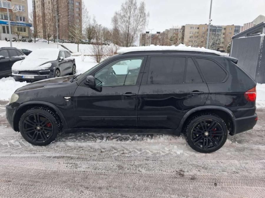 Black BMW X5 2010 in Telschi, with an engine capacity of 2.99 L and mileage of 173 thousand km for 5400 €, photo 3 on AUTOMOTO.COM.LV