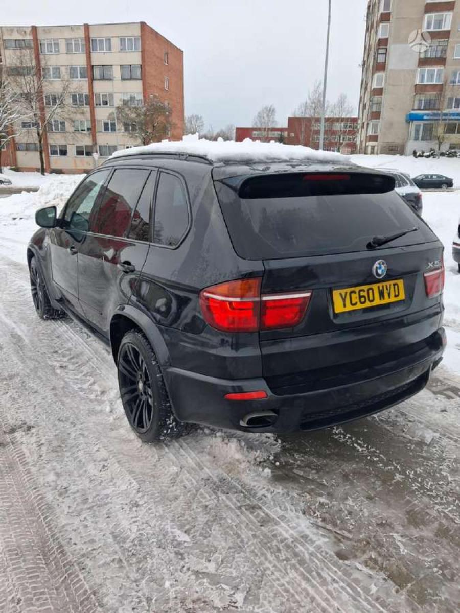 Black BMW X5 2010 in Telschi, with an engine capacity of 2.99 L and mileage of 173 thousand km for 5400 €, photo 4 on AUTOMOTO.COM.LV