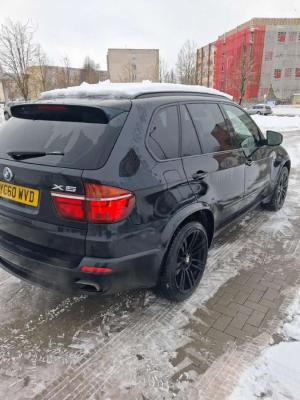 Black BMW X5 2010 in Telschi, with an engine capacity of 2.99 L and mileage of 173 thousand km for 5400 €, photo 6 on AUTOMOTO.COM.LV