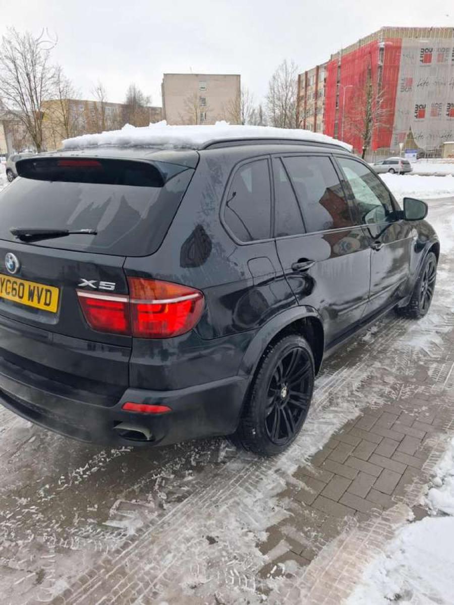 Black BMW X5 2010 in Telschi, with an engine capacity of 2.99 L and mileage of 173 thousand km for 5400 €, photo 6 on AUTOMOTO.COM.LV