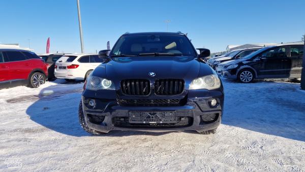 Black BMW X5 2010 in Marijampole, with an engine capacity of 3.00 L and mileage of 324 thousand km for 9900 €, photo 2 on AUTOMOTO.COM.LV