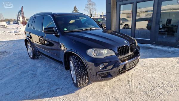 Black BMW X5 2010 in Marijampole, with an engine capacity of 3.00 L and mileage of 324 thousand km for 9900 €, photo 4 on AUTOMOTO.COM.LV