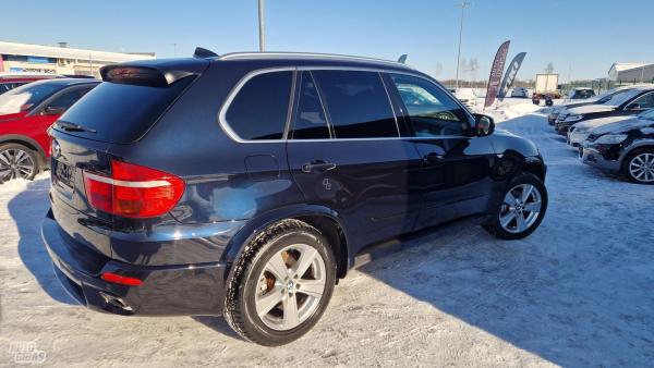 Black BMW X5 2010 in Marijampole, with an engine capacity of 3.00 L and mileage of 324 thousand km for 9900 €, photo 6 on AUTOMOTO.COM.LV