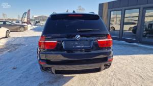 Black BMW X5 2010 in Marijampole, with an engine capacity of 3.00 L and mileage of 324 thousand km for 9900 €, photo 8 on AUTOMOTO.COM.LV