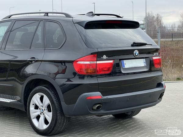 Black BMW X5 2010 in Taurage, with an engine capacity of 3.00 L and mileage of 340 thousand km for 9200 €, photo 8 on AUTOMOTO.COM.LV