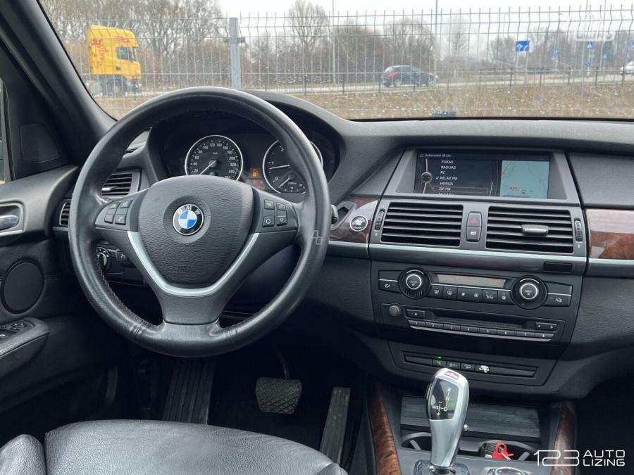 Melns BMW X5 2010 Tauragė, ar dzinēja tilpumu 3.00 L un nobraukumu 340 tūkst. km par 9200 €, foto 16 vietnē AUTOMOTO.COM.LV