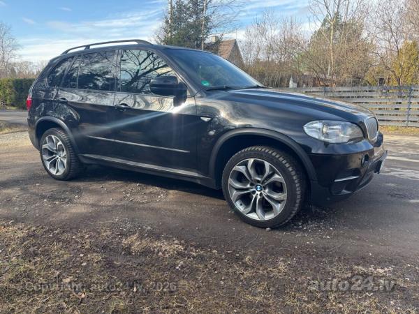 Melns BMW X5 2010 Saku, ar dzinēja tilpumu 3.00 L un nobraukumu 310 tūkst. km par 12900 €, foto 4 vietnē AUTOMOTO.COM.LV