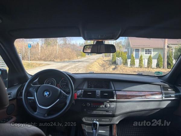 Melns BMW X5 2010 Saku, ar dzinēja tilpumu 3.00 L un nobraukumu 310 tūkst. km par 12900 €, foto 7 vietnē AUTOMOTO.COM.LV