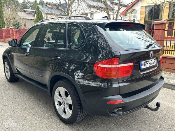 Black BMW X5 2010 in Vilnius, with an engine capacity of 3.00 L and mileage of 257 thousand km for 9500 €, photo 4 on AUTOMOTO.COM.LV