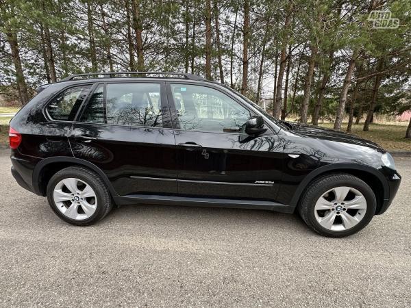Black BMW X5 2010 in Vilnius, with an engine capacity of 3.00 L and mileage of 257 thousand km for 9500 €, photo 5 on AUTOMOTO.COM.LV