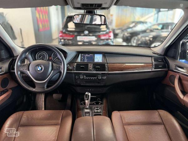 Black BMW X5 2010 in Klaipeda, with an engine capacity of 3.00 L and mileage of 279 thousand km for 10900 €, photo 2 on AUTOMOTO.COM.LV