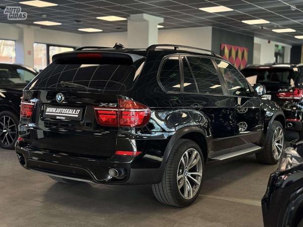 Black BMW X5 2010 in Klaipeda, with an engine capacity of 3.00 L and mileage of 279 thousand km for 10900 €, photo 4 on AUTOMOTO.COM.LV