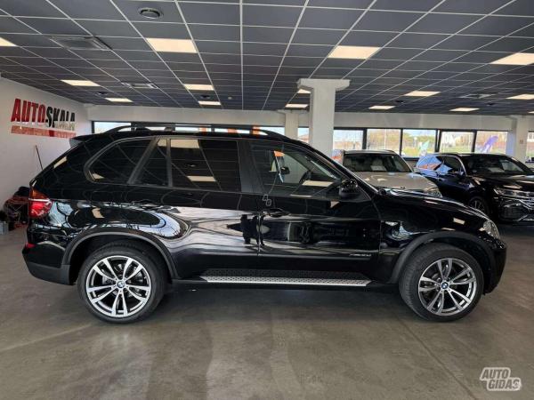 Black BMW X5 2010 in Klaipeda, with an engine capacity of 3.00 L and mileage of 279 thousand km for 10900 €, photo 8 on AUTOMOTO.COM.LV