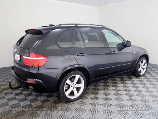 Black BMW X5 2010 in Tallinn, with an engine capacity of 3.00 L and mileage of 249 thousand km for 7499 €, photo 3 on AUTOMOTO.COM.LV
