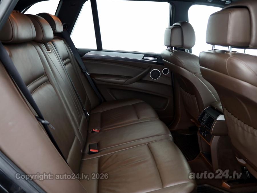 Melns BMW X5 2010 Tallina, ar dzinēja tilpumu 3.00 L un nobraukumu 249 tūkst. km par 7499 €, foto 8 vietnē AUTOMOTO.COM.LV