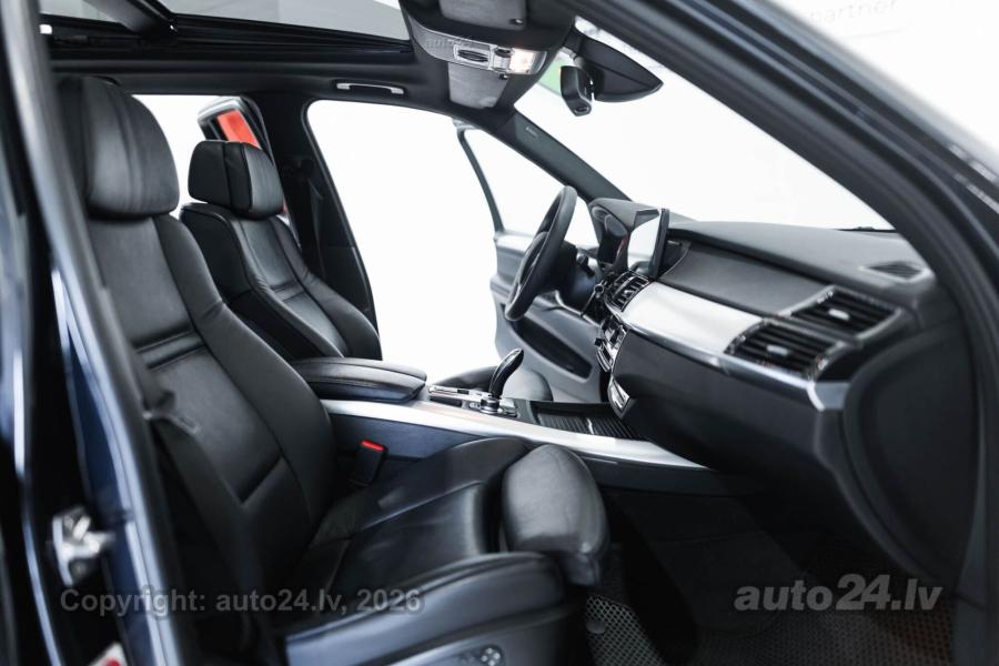 Black BMW X5 2010 in Tallinn, with an engine capacity of 3.00 L and mileage of 321 thousand km for 9990 €, photo 16 on AUTOMOTO.COM.LV