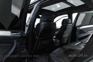 Black BMW X5 2010 in Tallinn, with an engine capacity of 3.00 L and mileage of 321 thousand km for 9990 €, photo 19 on AUTOMOTO.COM.LV