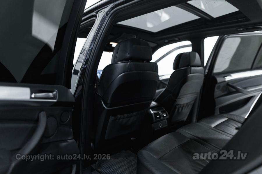 Black BMW X5 2010 in Tallinn, with an engine capacity of 3.00 L and mileage of 321 thousand km for 9990 €, photo 19 on AUTOMOTO.COM.LV