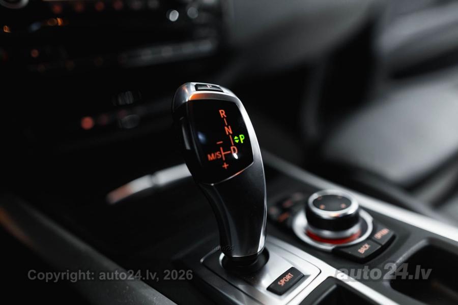Black BMW X5 2010 in Tallinn, with an engine capacity of 3.00 L and mileage of 321 thousand km for 9990 €, photo 29 on AUTOMOTO.COM.LV