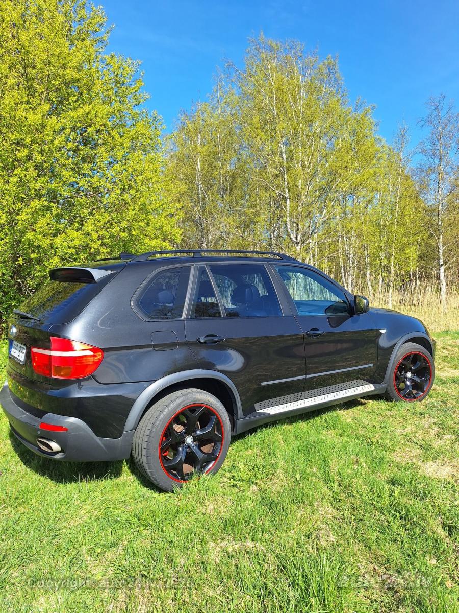 Black BMW X5 2010 in Parnu, with an engine capacity of 3.00 L and mileage of 346 thousand km for 10400 €, photo 4 on AUTOMOTO.COM.LV