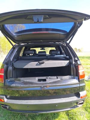 Black BMW X5 2010 in Parnu, with an engine capacity of 3.00 L and mileage of 346 thousand km for 10400 €, photo 6 on AUTOMOTO.COM.LV