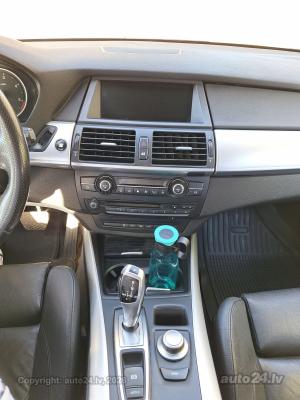 Black BMW X5 2010 in Parnu, with an engine capacity of 3.00 L and mileage of 346 thousand km for 10400 €, photo 8 on AUTOMOTO.COM.LV