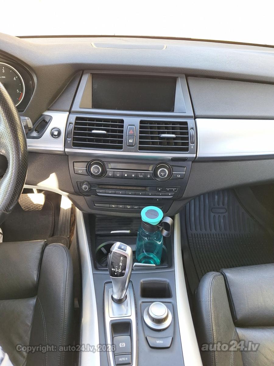 Black BMW X5 2010 in Parnu, with an engine capacity of 3.00 L and mileage of 346 thousand km for 10400 €, photo 8 on AUTOMOTO.COM.LV