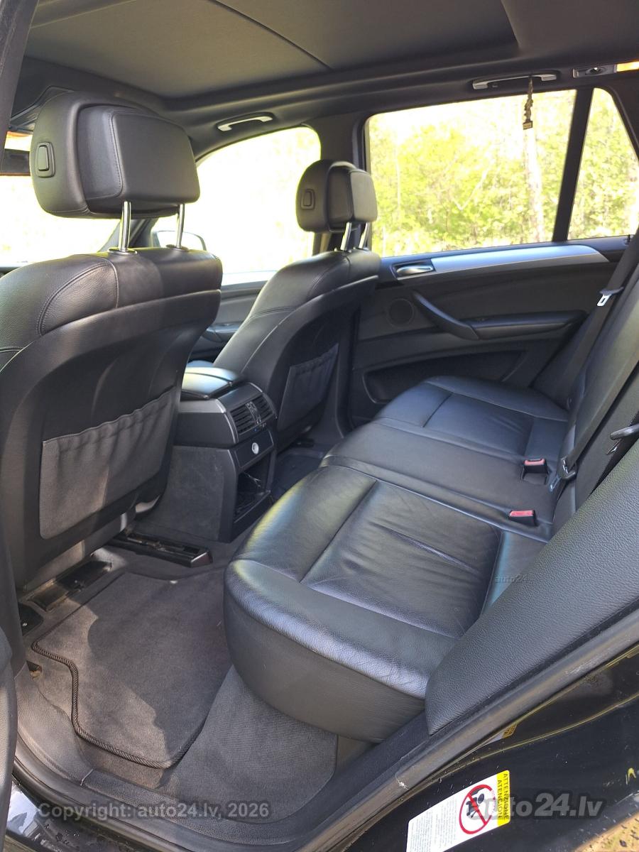 Black BMW X5 2010 in Parnu, with an engine capacity of 3.00 L and mileage of 346 thousand km for 10400 €, photo 9 on AUTOMOTO.COM.LV