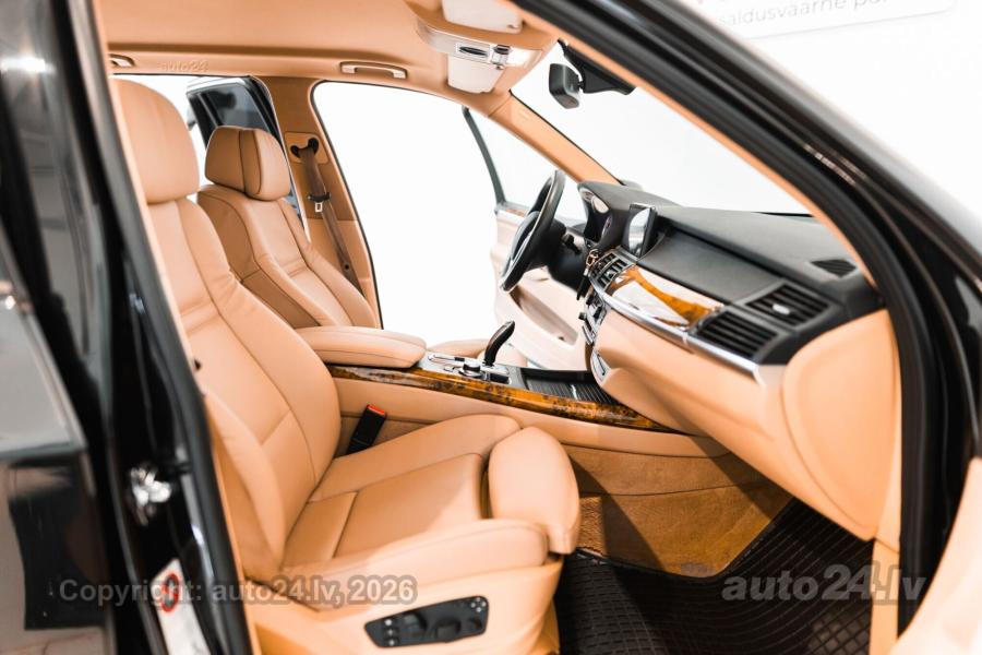 Black BMW X5 2010 in Tallinn, with an engine capacity of 3.00 L and mileage of 388 thousand km for 7990 €, photo 16 on AUTOMOTO.COM.LV