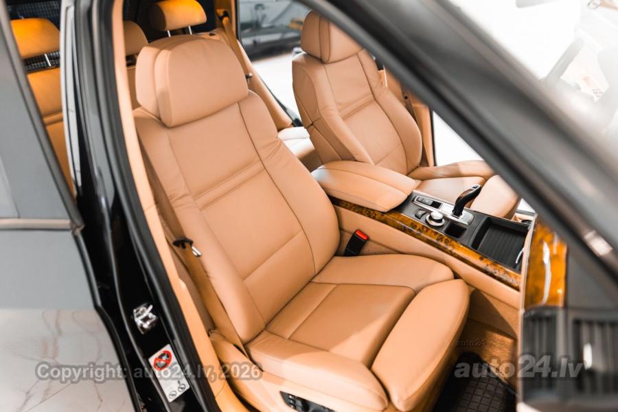 Black BMW X5 2010 in Tallinn, with an engine capacity of 3.00 L and mileage of 388 thousand km for 7990 €, photo 17 on AUTOMOTO.COM.LV