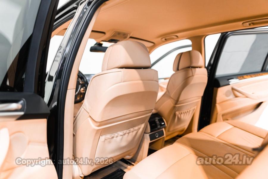 Black BMW X5 2010 in Tallinn, with an engine capacity of 3.00 L and mileage of 388 thousand km for 7990 €, photo 19 on AUTOMOTO.COM.LV