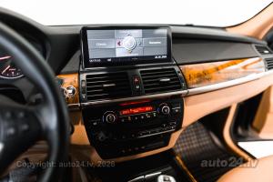Black BMW X5 2010 in Tallinn, with an engine capacity of 3.00 L and mileage of 388 thousand km for 7990 €, photo 26 on AUTOMOTO.COM.LV