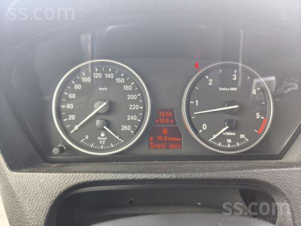 Black BMW X5 2010 in Ludza, with an engine capacity of 3.00 L and mileage of 237 thousand km for 9990 €, photo 10 on AUTOMOTO.COM.LV