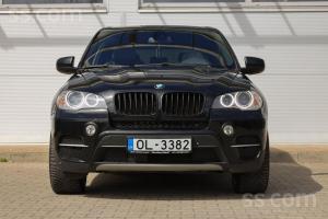 Black BMW X5 2010 in Riga, with an engine capacity of 3.00 L and mileage of 0 thousand km for 9495 €, photo 4 on AUTOMOTO.COM.LV