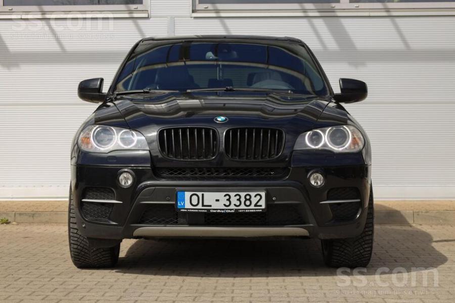 Black BMW X5 2010 in Riga, with an engine capacity of 3.00 L and mileage of 0 thousand km for 9495 €, photo 4 on AUTOMOTO.COM.LV
