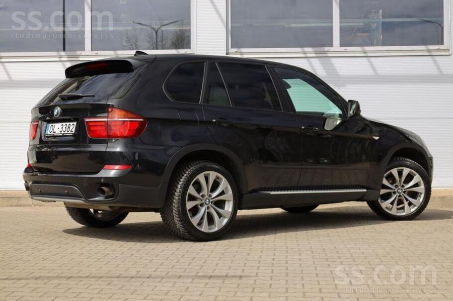 Black BMW X5 2010 in Riga, with an engine capacity of 3.00 L and mileage of 0 thousand km for 9495 €, photo 8 on AUTOMOTO.COM.LV