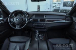 Black BMW X5 2010 in Riga, with an engine capacity of 3.00 L and mileage of 0 thousand km for 9495 €, photo 9 on AUTOMOTO.COM.LV
