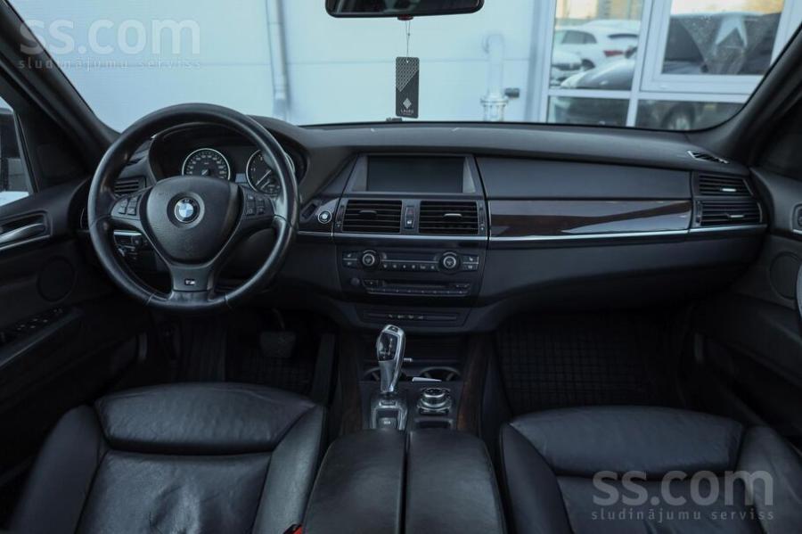 Black BMW X5 2010 in Riga, with an engine capacity of 3.00 L and mileage of 0 thousand km for 9495 €, photo 9 on AUTOMOTO.COM.LV