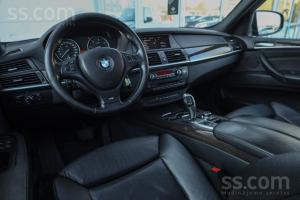 Black BMW X5 2010 in Riga, with an engine capacity of 3.00 L and mileage of 0 thousand km for 9495 €, photo 10 on AUTOMOTO.COM.LV