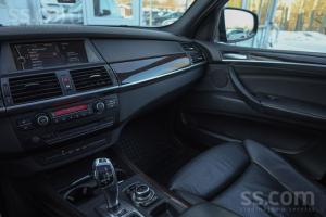Black BMW X5 2010 in Riga, with an engine capacity of 3.00 L and mileage of 0 thousand km for 9495 €, photo 11 on AUTOMOTO.COM.LV