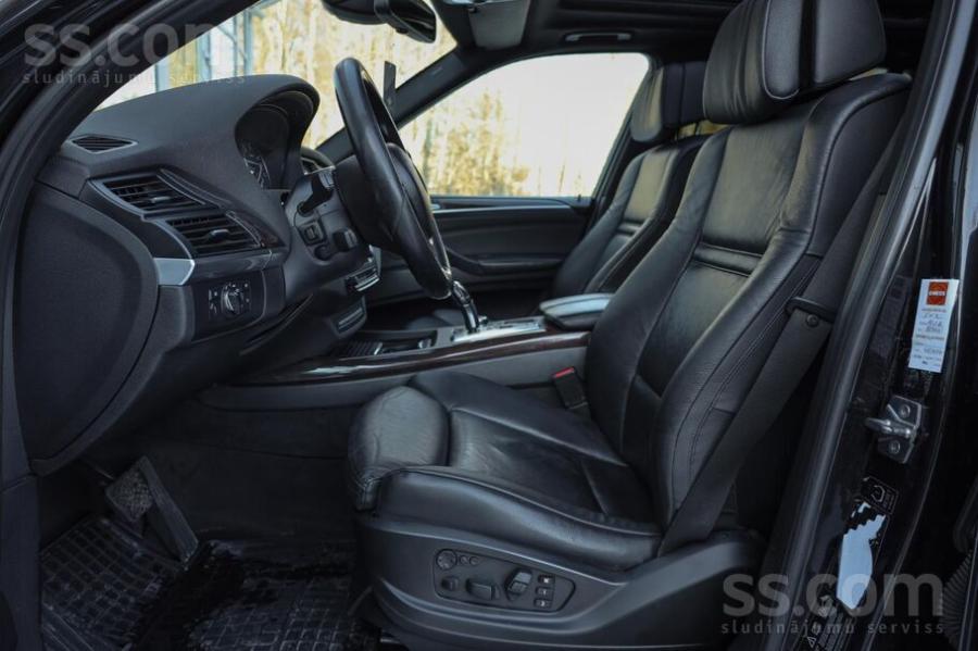 Black BMW X5 2010 in Riga, with an engine capacity of 3.00 L and mileage of 0 thousand km for 9495 €, photo 12 on AUTOMOTO.COM.LV