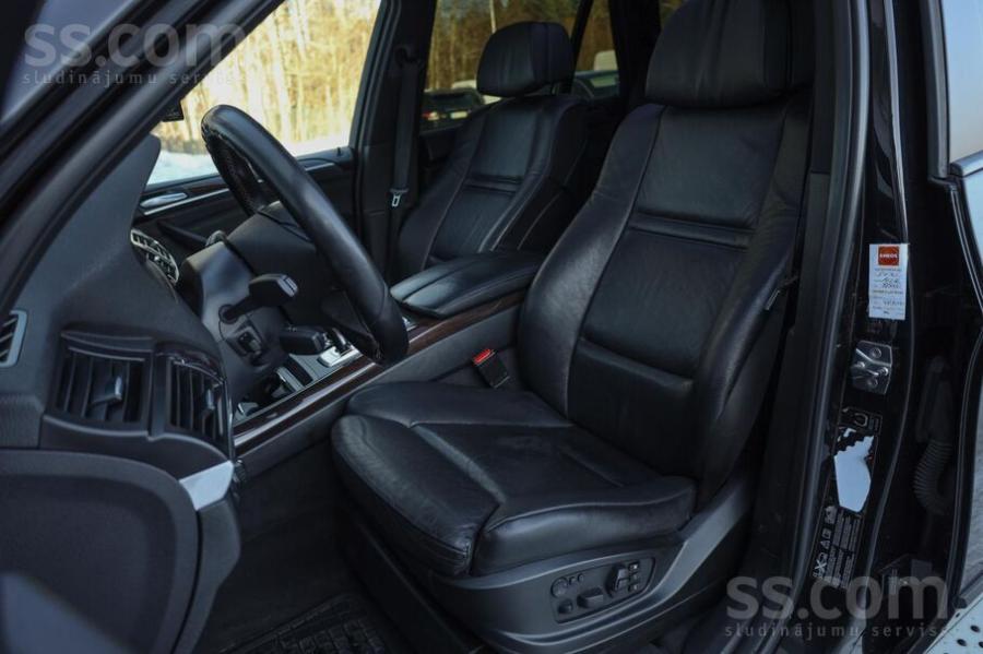 Black BMW X5 2010 in Riga, with an engine capacity of 3.00 L and mileage of 0 thousand km for 9495 €, photo 13 on AUTOMOTO.COM.LV
