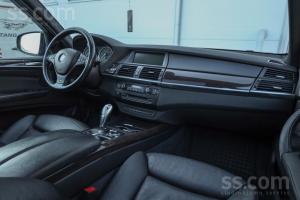 Black BMW X5 2010 in Riga, with an engine capacity of 3.00 L and mileage of 0 thousand km for 9495 €, photo 14 on AUTOMOTO.COM.LV